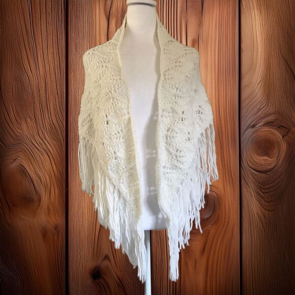 Doris Lowry | Accessories | Vintage Shawl By Doris Lowry Ivory Fringe ...